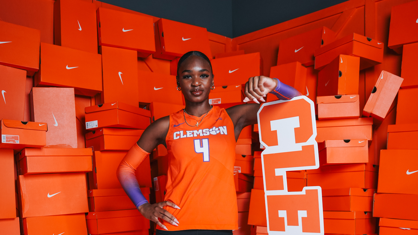 VOLLEYBALL SIGNS WASHINGTON TO 2026 ROSTER - Clemson University Athletics