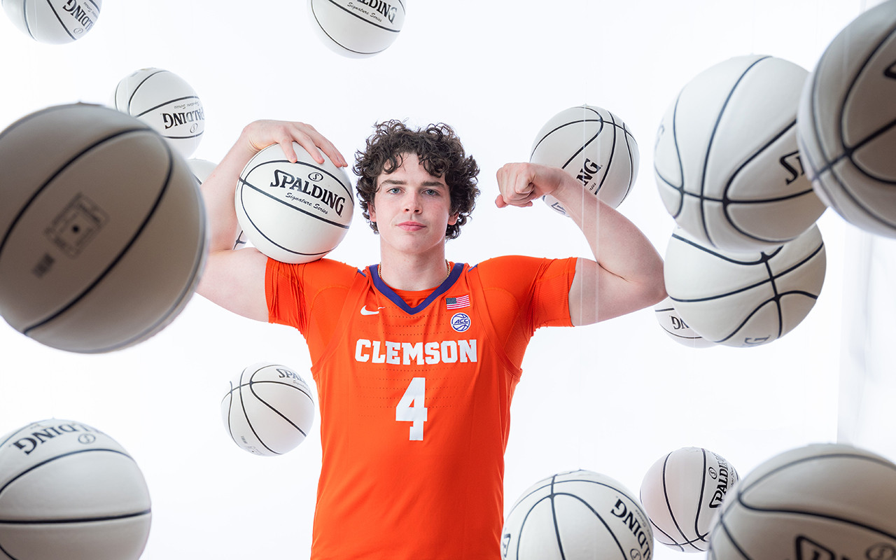 Ian Schieffelin Named to Naismith 2025 Karl Malone Power Forward of the ...